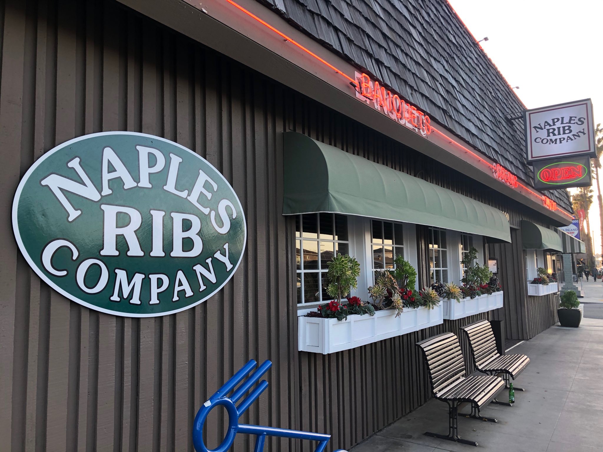 Naples Rib Company Returns As The562.org Sponsor For 2021-22 – The562.org