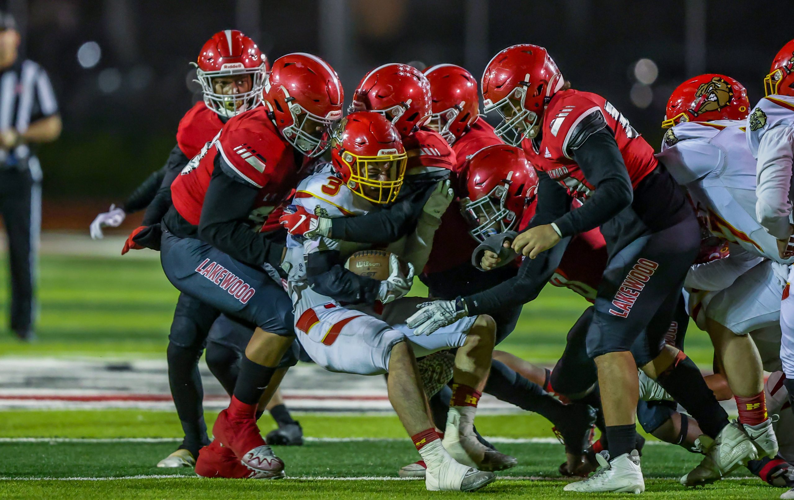 FEATURE: The Return Of Lakewood Football’s Red Swarm Defense – The562.org