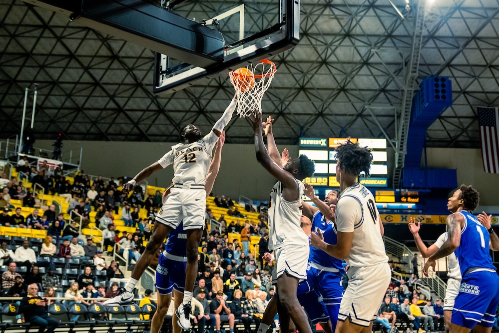 PREVIEW: No. 15 Long Beach State Facing No. 2 Arizona In NCAA ...